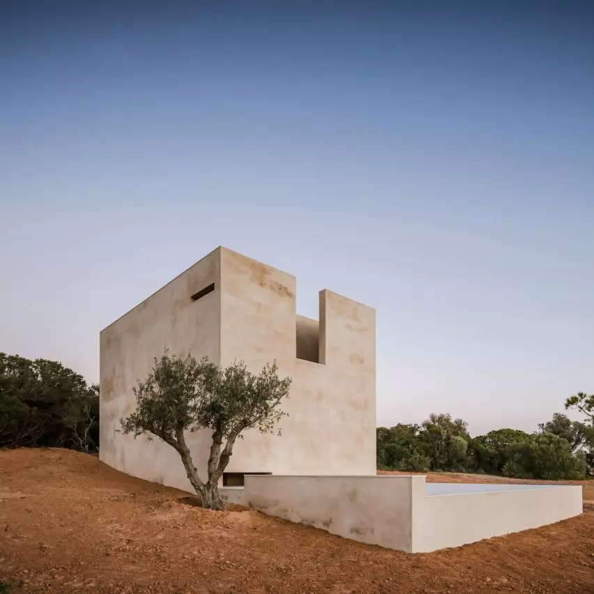 Álvaro Siza xây dựng nhà nguyện Capela do Monte cho khóa tu mới ngoài lưới điện ở Algarve