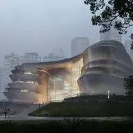 Oghere dị n'ọnụ ụzọ ụlọ ihe ngosi nka sayensị na teknụzụ Shenzhen nke Zaha Hadid Architects kwuru na China.