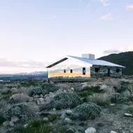 Mirage av Doug Aitken, en installation som är en del av en utställning som heter Desert X, curerad av Neville Wakefield