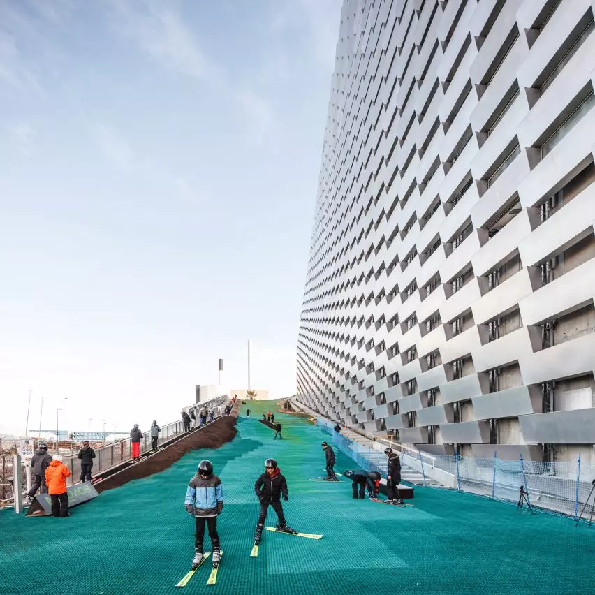 Amager Bakke uye Copenhill artificial ski kutsetseka neBIG uye SLA Architects