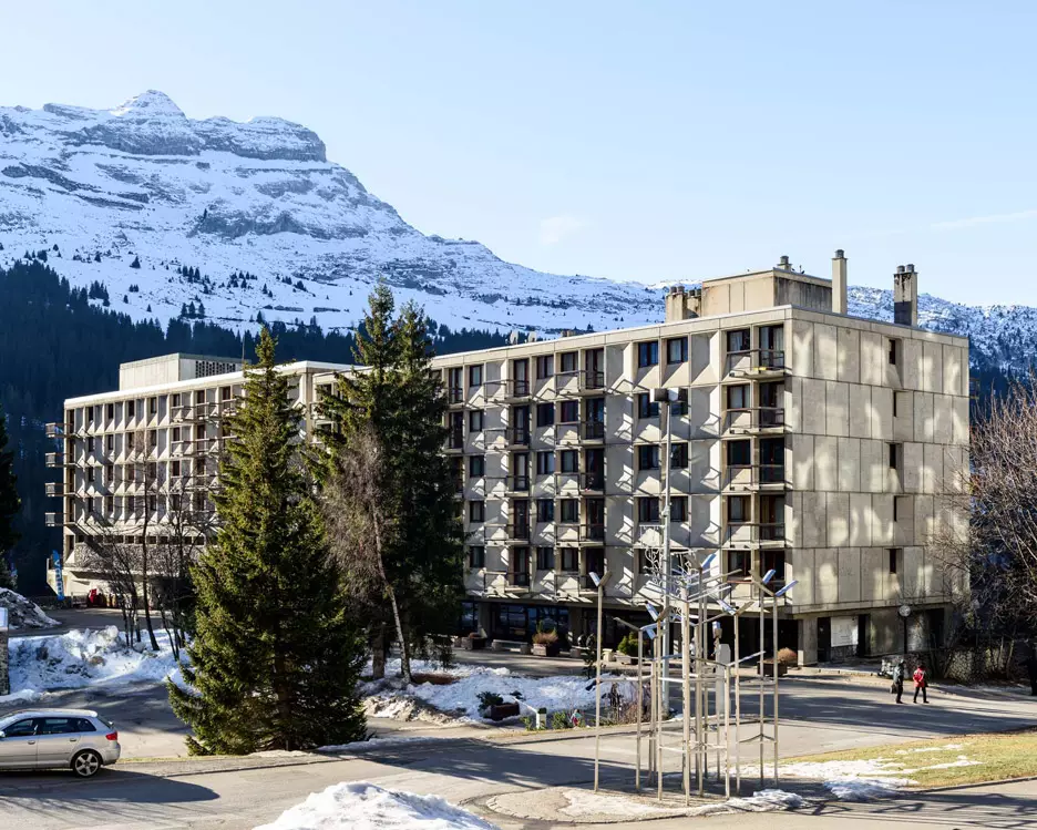 Alastair Filipp Uiper tomonidan Fransiyaning Flaine shahridagi Brutalist chang'i kurorti