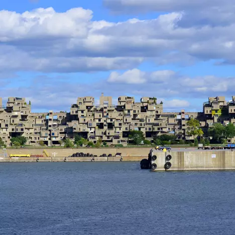 Habitat 67 yolembedwa ndi Moshe Safdie