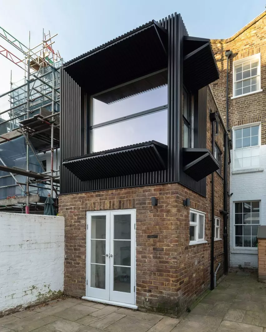 Black Box hús viðbygging í Islington eftir MATA Architects