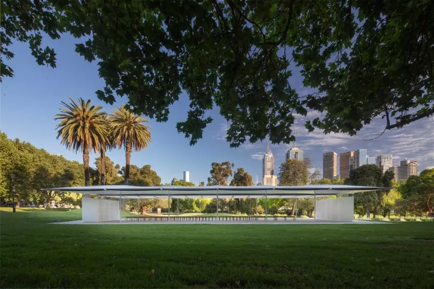 MPavilion 2019 od Glenna Murcutta v Melbourne, Austrálie