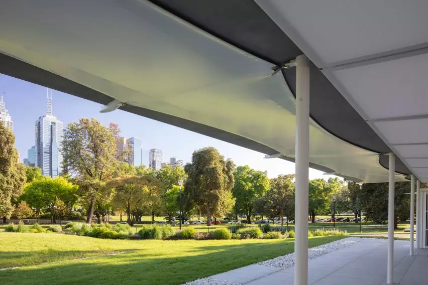 MPavilion 2019 od Glenna Murcutta v Melbourne, Austrálie