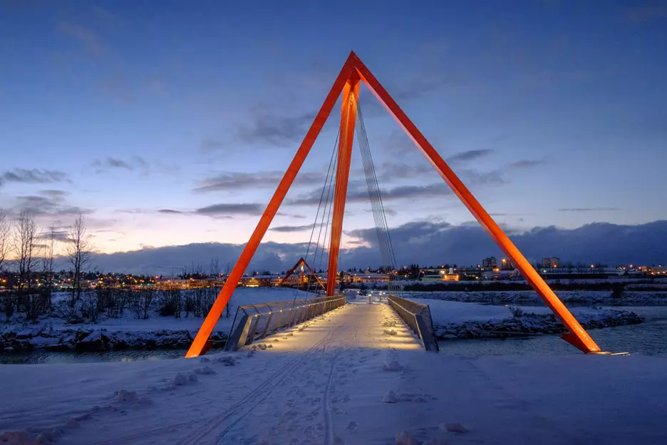 RagnhildurKristjansdottirによる自転車と歩道橋