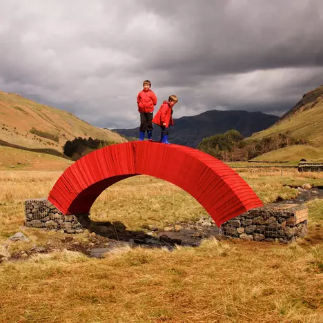 Paperbridge gan Steve Messam