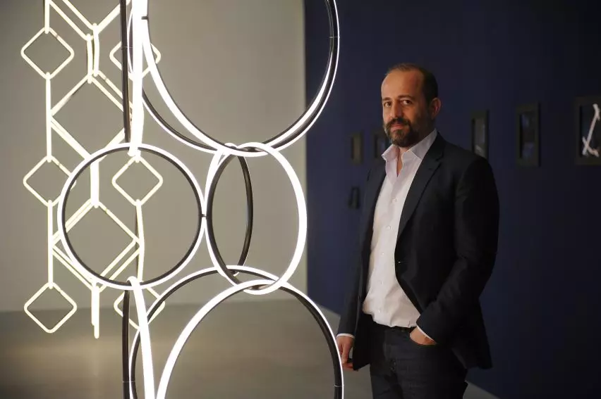 Michael Anastassiades pergala ronahiyê ya modular li ser bingeha zincîrên zêran ji bo Flos diafirîne 20853_5