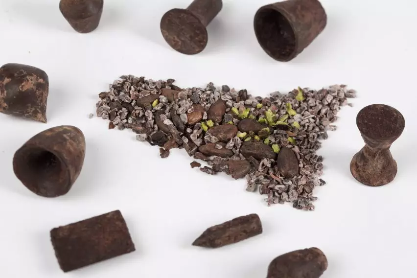 Шоколадні цукерки Tastami Salvatore Spataro є їстівними версіями традиційних сицилійських інструментів