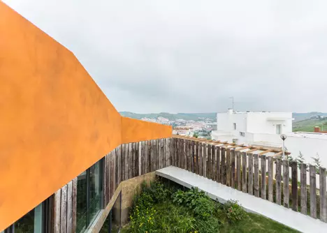 Atelier DATA 在葡萄牙的 Varatojo 住宅