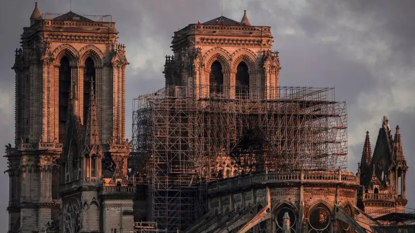 Notre Dame kéint Joerzéngte daueren fir nom Brand ze reparéieren