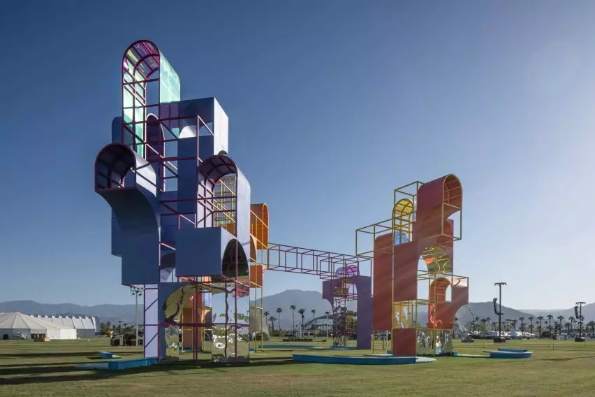 Architensions presenta un parque infantil surrealista con armazón de aceiro para Coachella 2140_3