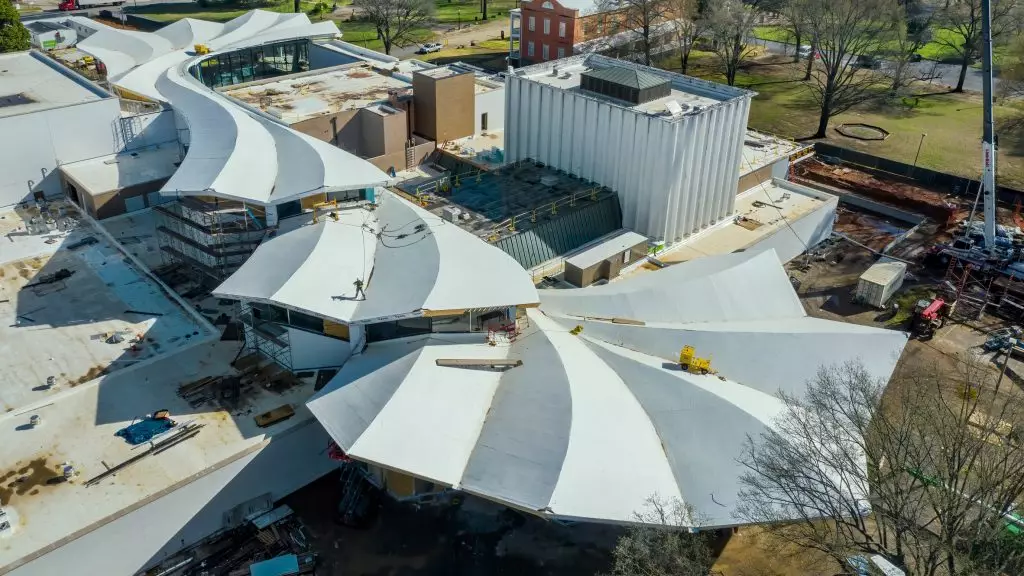 Studio Gang revela o tellado de formigón dobrado do Museo de Belas Artes de Arkansas