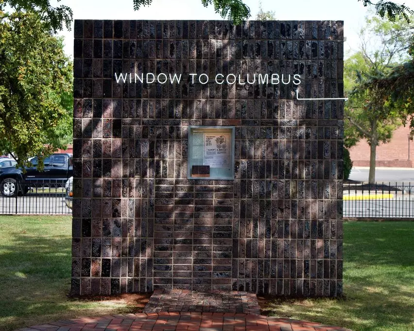 Window to Columbus di Formafantasma per le installazioni di Washington Street di Exhibit Columbus