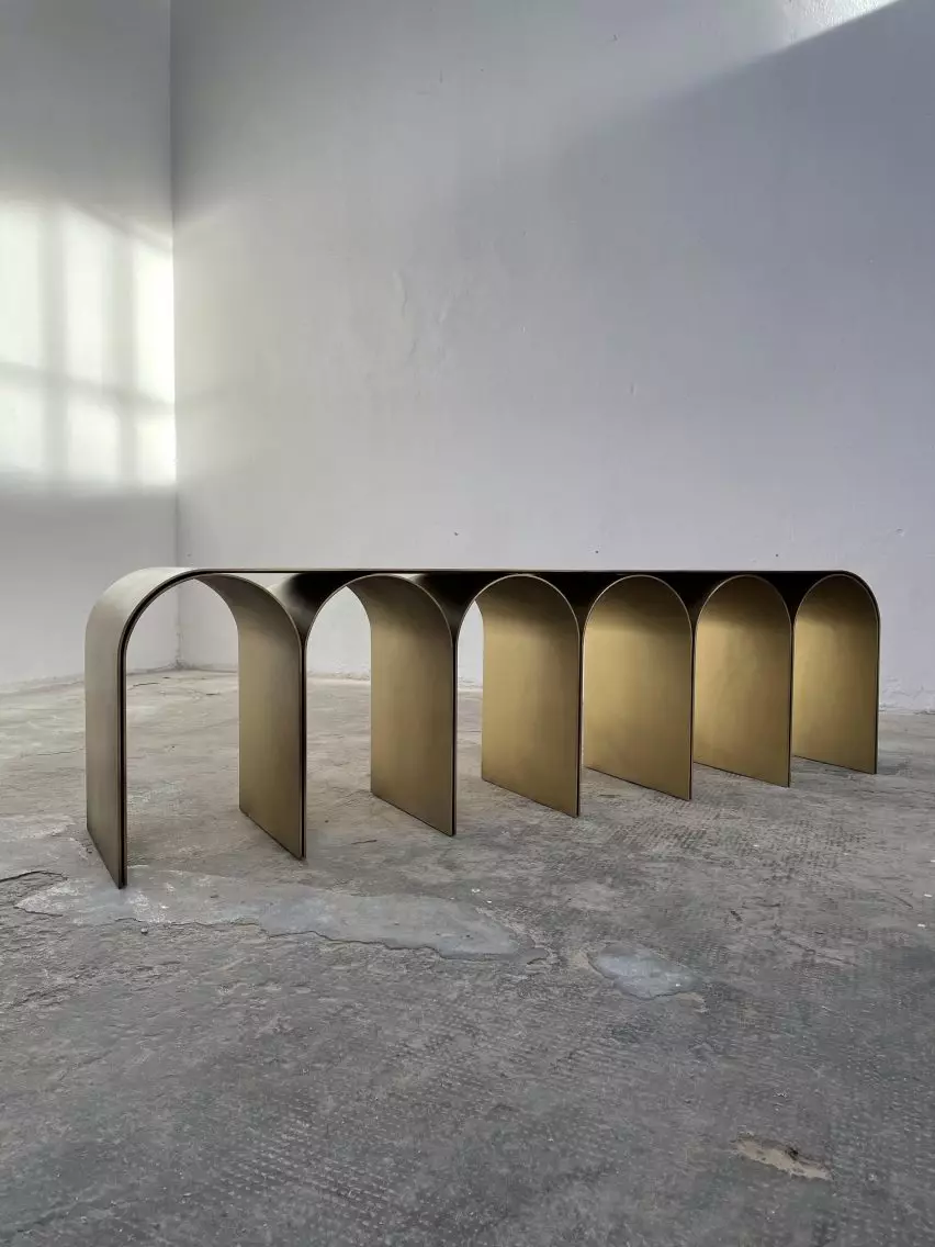 Gold Arch Console Pietro Franceschini-ren mahaia da