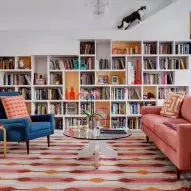 Casa para amantes de livros e gatos por BFDO Architects