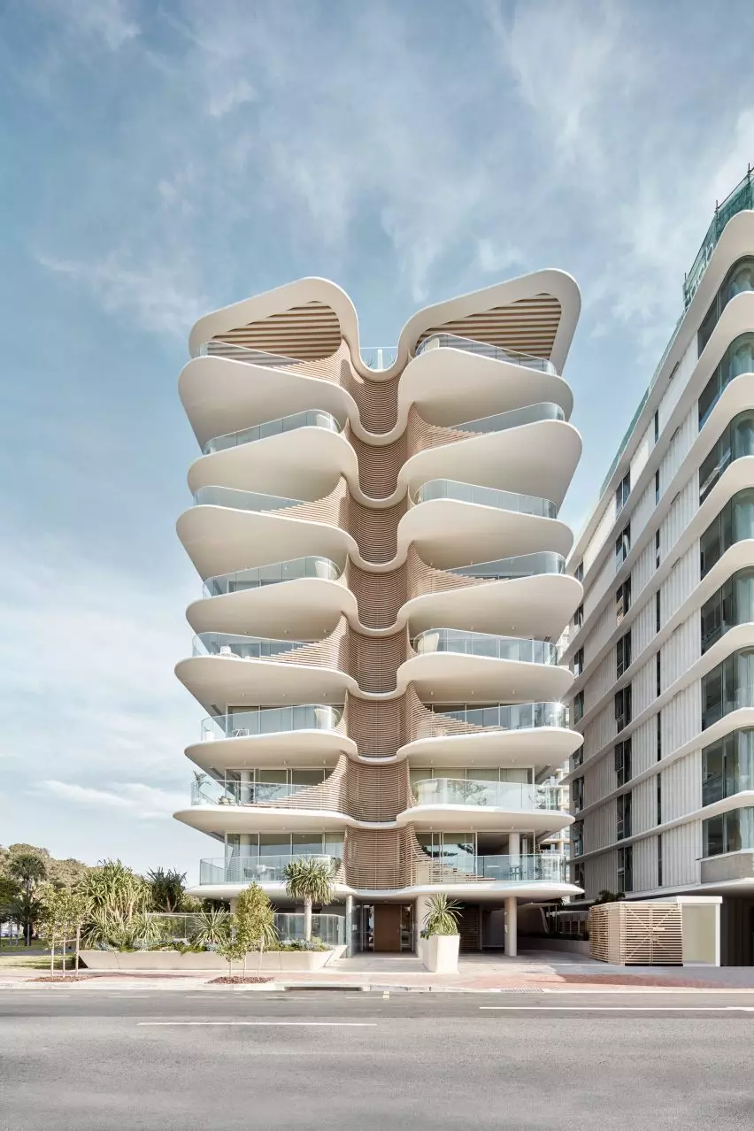 Blokk ta’ appartamenti minn Koichi Takada Architects