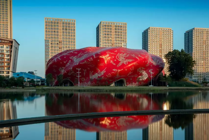 Çində qırmızı bina