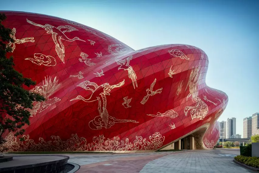 Teater berpakaian merah di Guangzhou