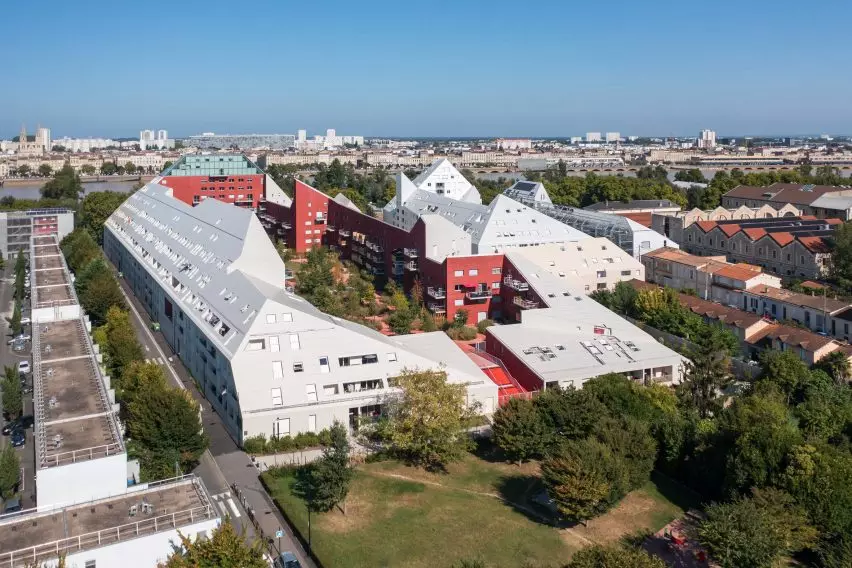 Usa ka aerial view sa Ilot Queyries housing