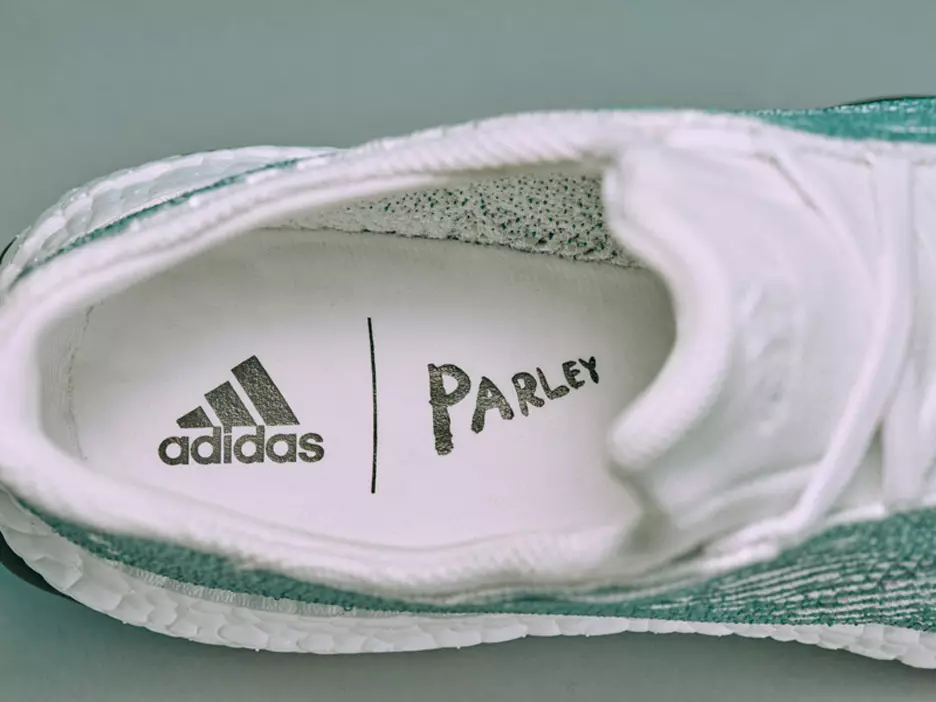 Adidas và Parley for the Ocean thiết kế huấn luyện viên nhựa đại dương