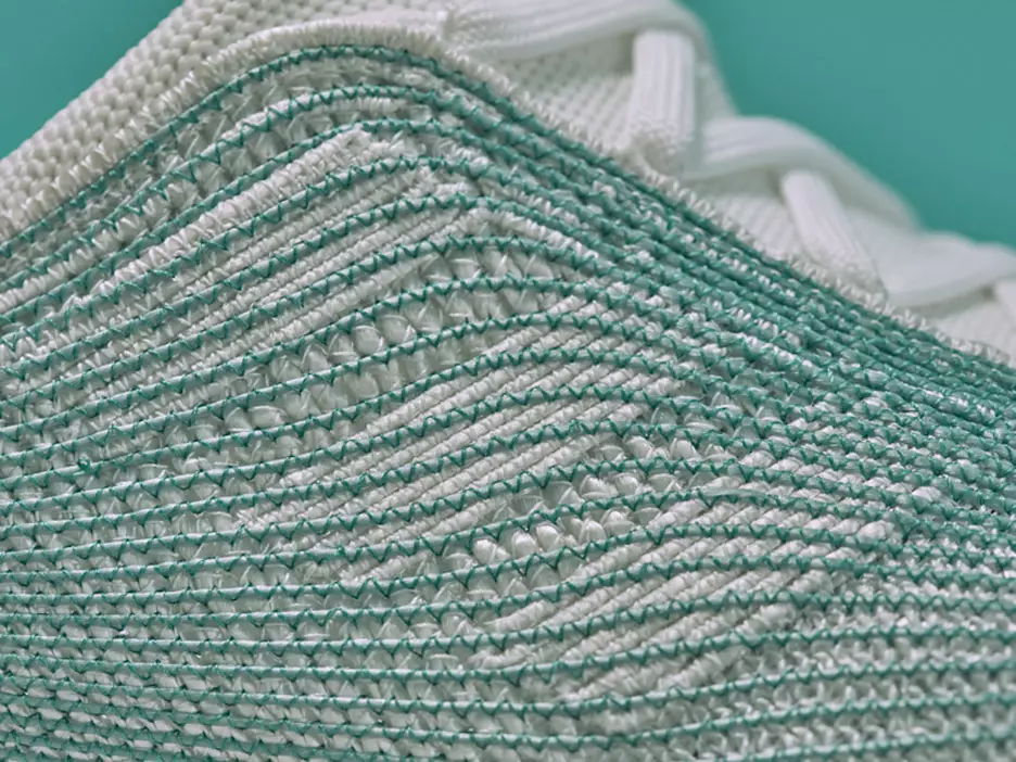 Ocean үчүн Adidas жана Parley океан пластмасса тренажерлорун иштеп чыгышты