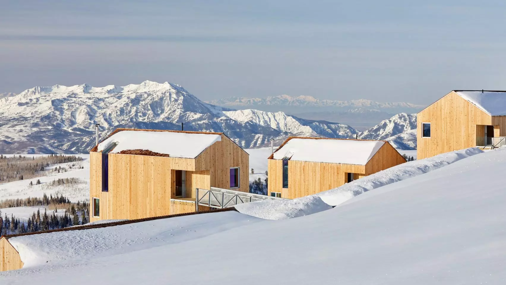 Rocky Mountain modern tarzda inşa edilmiş sekiz ev