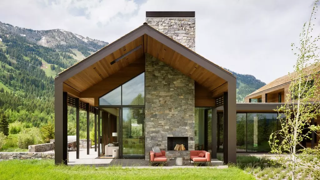 Gabled sedertre strukturer danner Lone Pine Residence i Wyoming