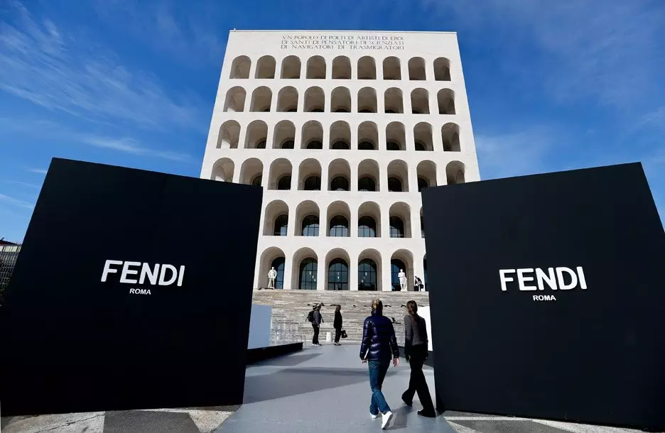 Isi ụlọ ọrụ Fendi dị na Rome, Italy