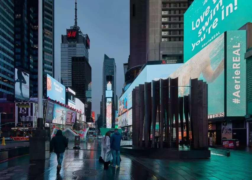 clb стоманен параклис Times Square