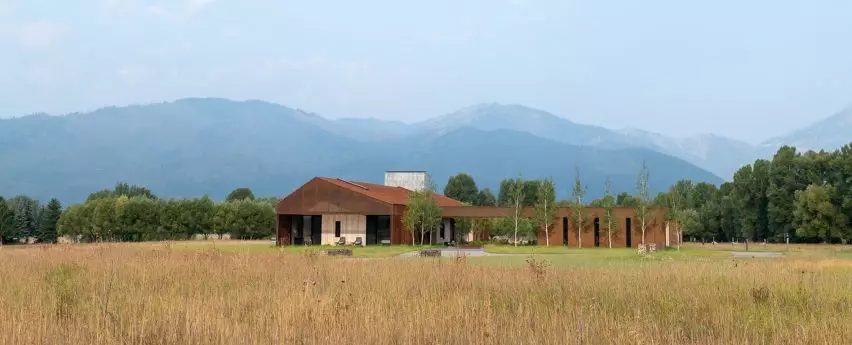 Dogtrot Residence in Jackson Hole, Wyoming dening Carney Logan Burke