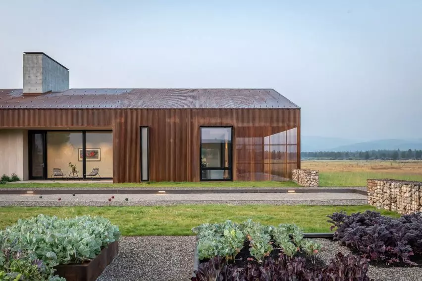 Dogtrot Residence in Jackson Hole, Wyoming dening Carney Logan Burke