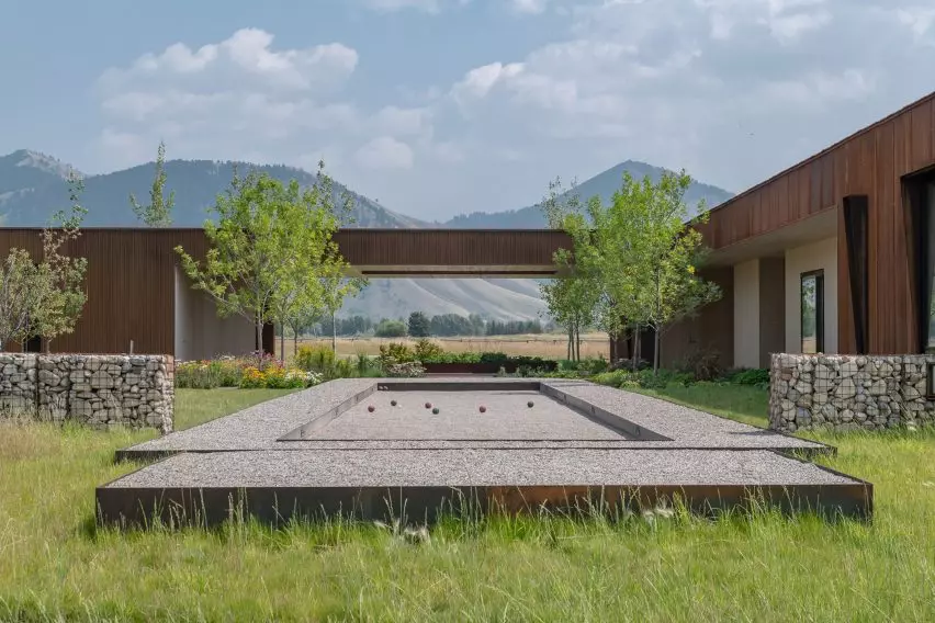 Dogtrot Residence in Jackson Hole, Wyoming dening Carney Logan Burke