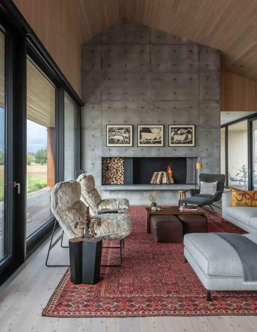 Dogtrot Residence in Jackson Hole, Wyoming dening Carney Logan Burke