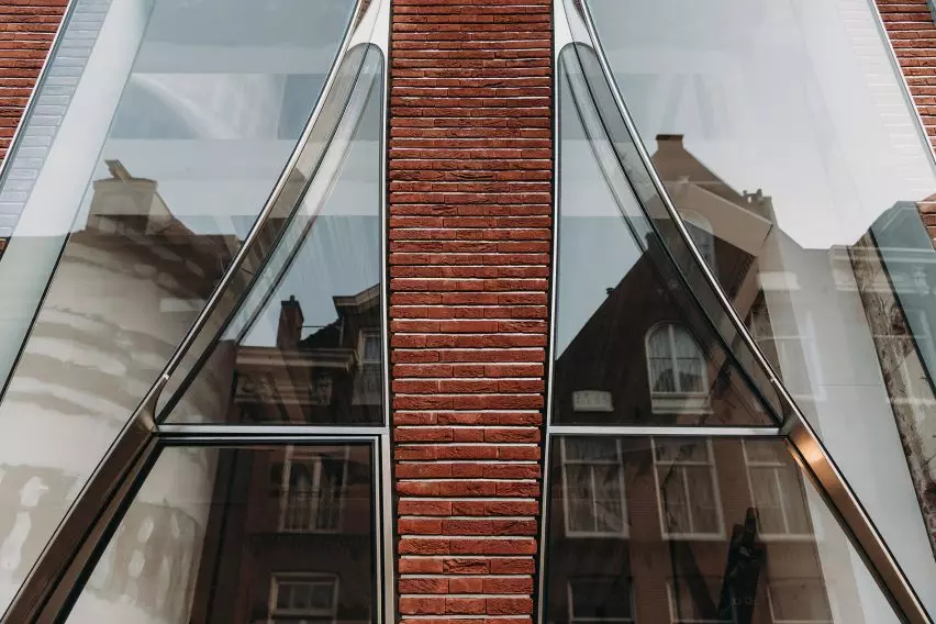 The Looking Glass ar P.C. Hooftstraat yn Amsterdam gan UNStudio