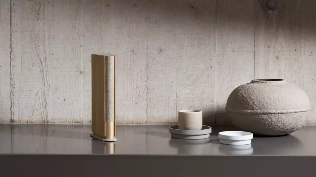 Isendlalelo sidala isipikha seshelufu esincane se-Beosound Emerge se-Bang & Olufsen