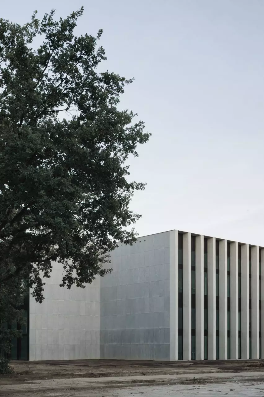 Kib Edikasyon ak Self-Etid Sant nan Tilburg University nan Netherlands pa KAAN Architecten