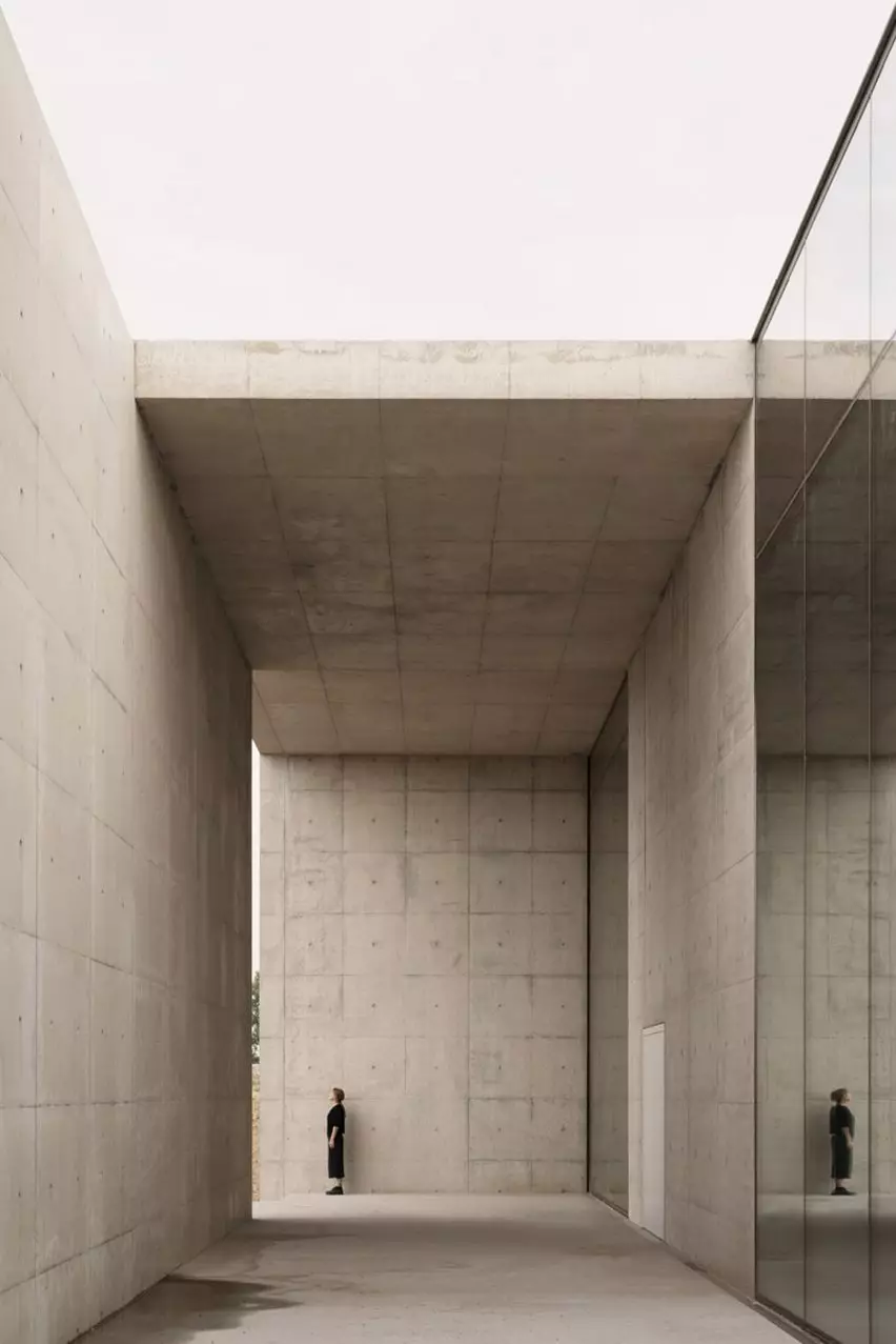 Krematorium Siesegem oleh KAAN Architecten