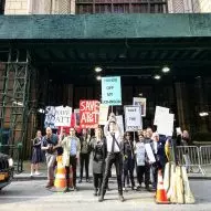 Arsjitekten protestearje by it AT&T-gebou yn New York