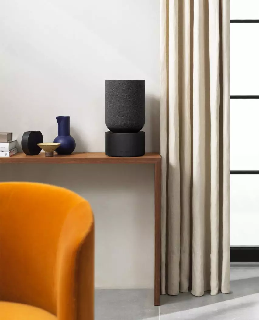 Многослойное изготовление колонок Bang & Olufsen из массива дерева и текстиля 2422_3