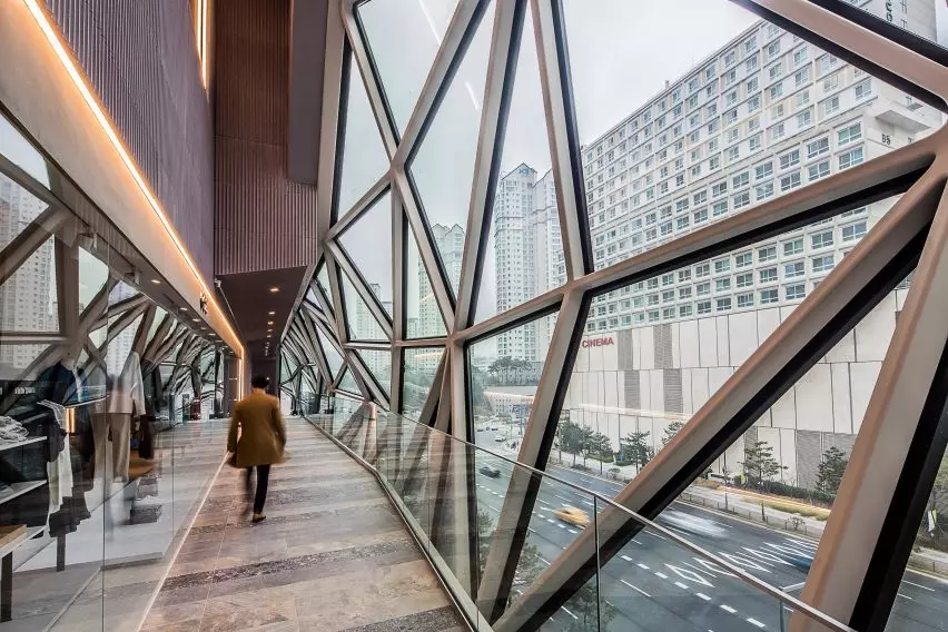 Parçexaneya Galleria li Gwanggyo, Koreya Başûr ji hêla OMA ve