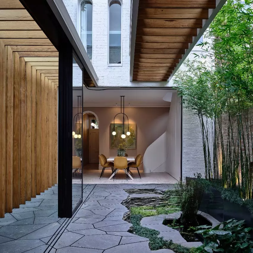 Fitzroy Bridge House ee Fitzroy, Australia, waxaa qoray Matt Gibson Architecture + Naqshad