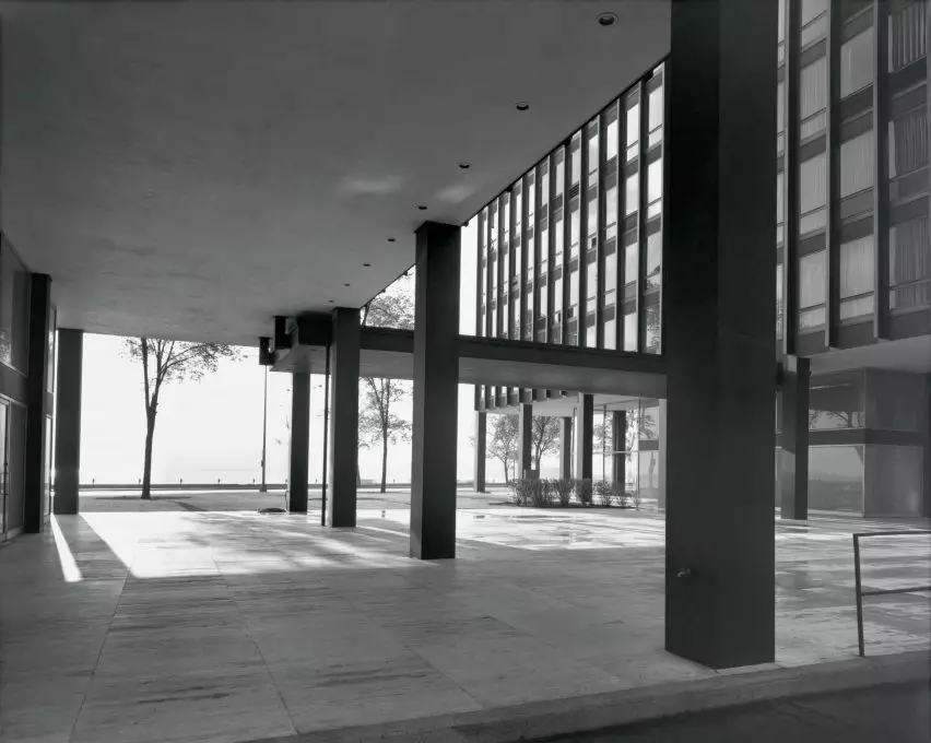 Lake Shore Drive Apartments eftir Ludwig Mies van der Rohe, Chicago, Illinois, ljósmynduð árið 1963