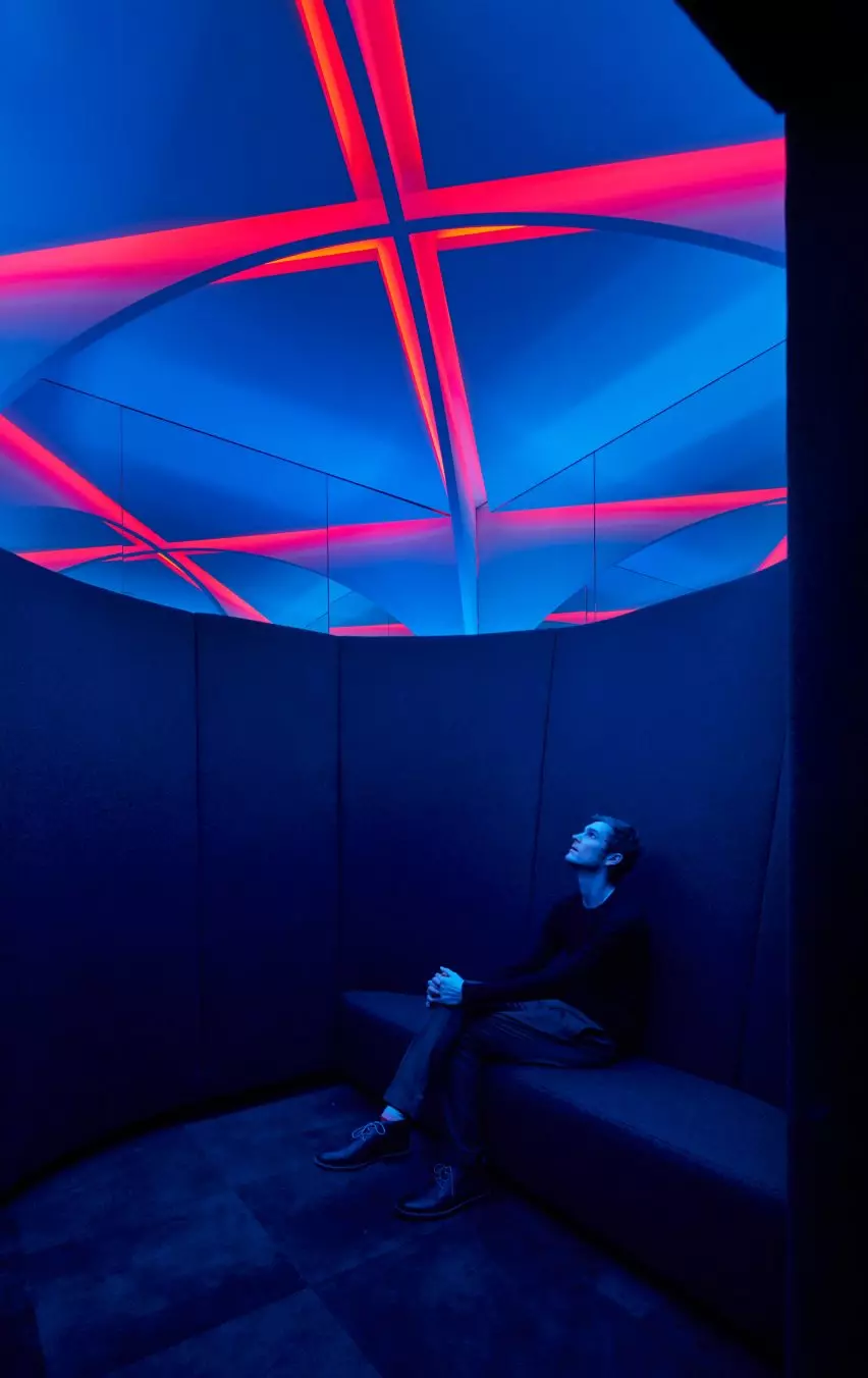 Fitur kamar meditasi ing Office of Things' Immersive Spaces Series