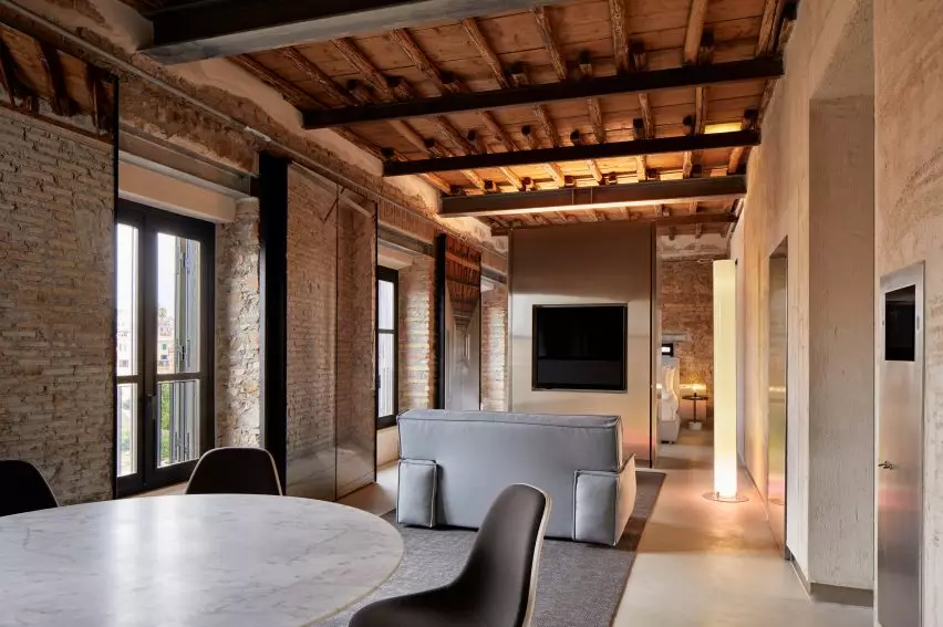 Các phòng trong dãy phòng khách ở Rome do Jean Nouvel thiết kế