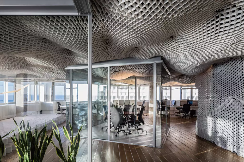 Bahagian dalam pejabat PRS di Tel Aviv, Israel oleh Paritzki & Liani Architects