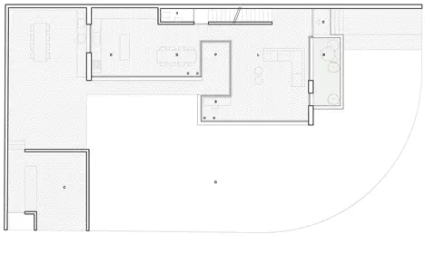 Ground floor plan ng EJ House ni Paritzki at Liani Architects