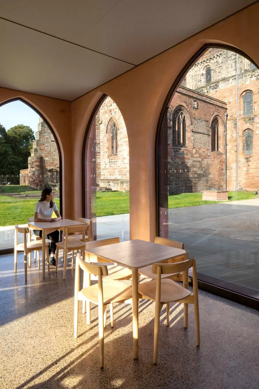 Di jero kafe The Fratry di Carlisle Cathedral ku Feilden Fowles