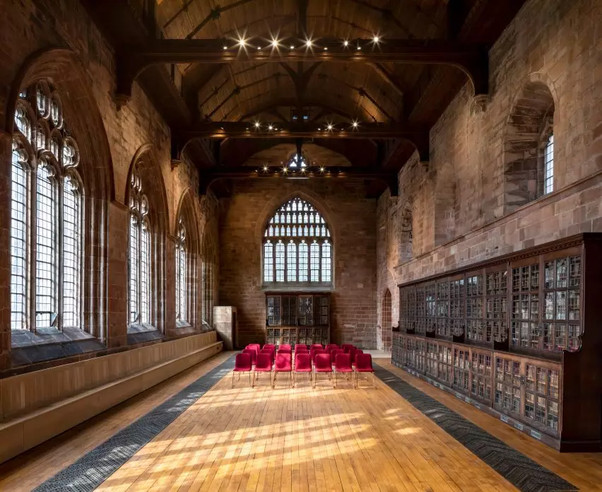 Ruang acara di The Fratry di Carlisle Cathedral ku Feilden Fowles