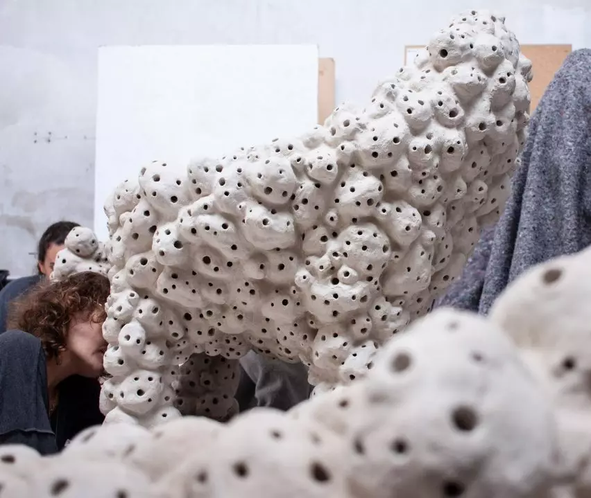 Marlène Huissoud loob skulptuurseid toole linnas elavate putukate jaoks 2521_1